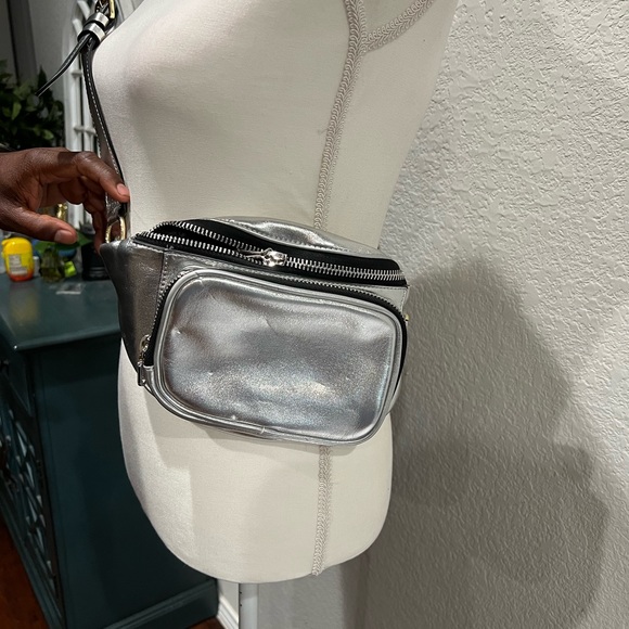 Kipling | Bags | Kipling Usa Reth Silver Metallic Crossbody | Poshmark